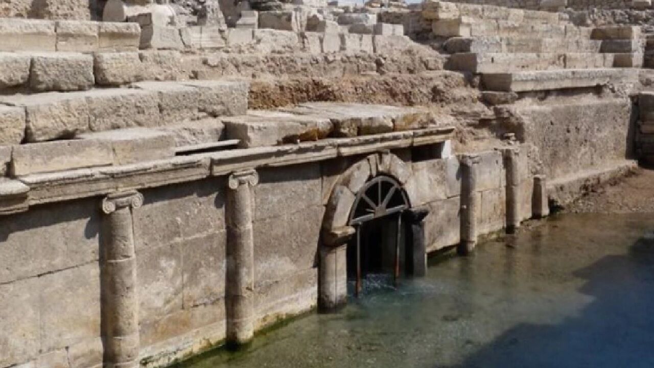 एक ऐसी जगह जिसे माना जाता है नर्क का द्वार, इस मंदिर में प्रवेश करते ही ...