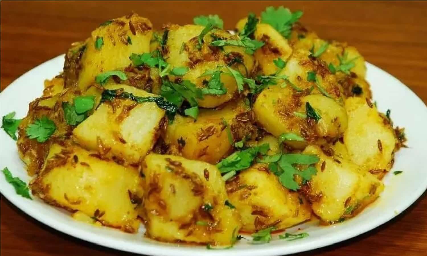 Jeera Aloo Recipe: ऐसे बनाएं ढाबा स्टाइल जीरा आलू, लाजवाब हो जाएगा ...