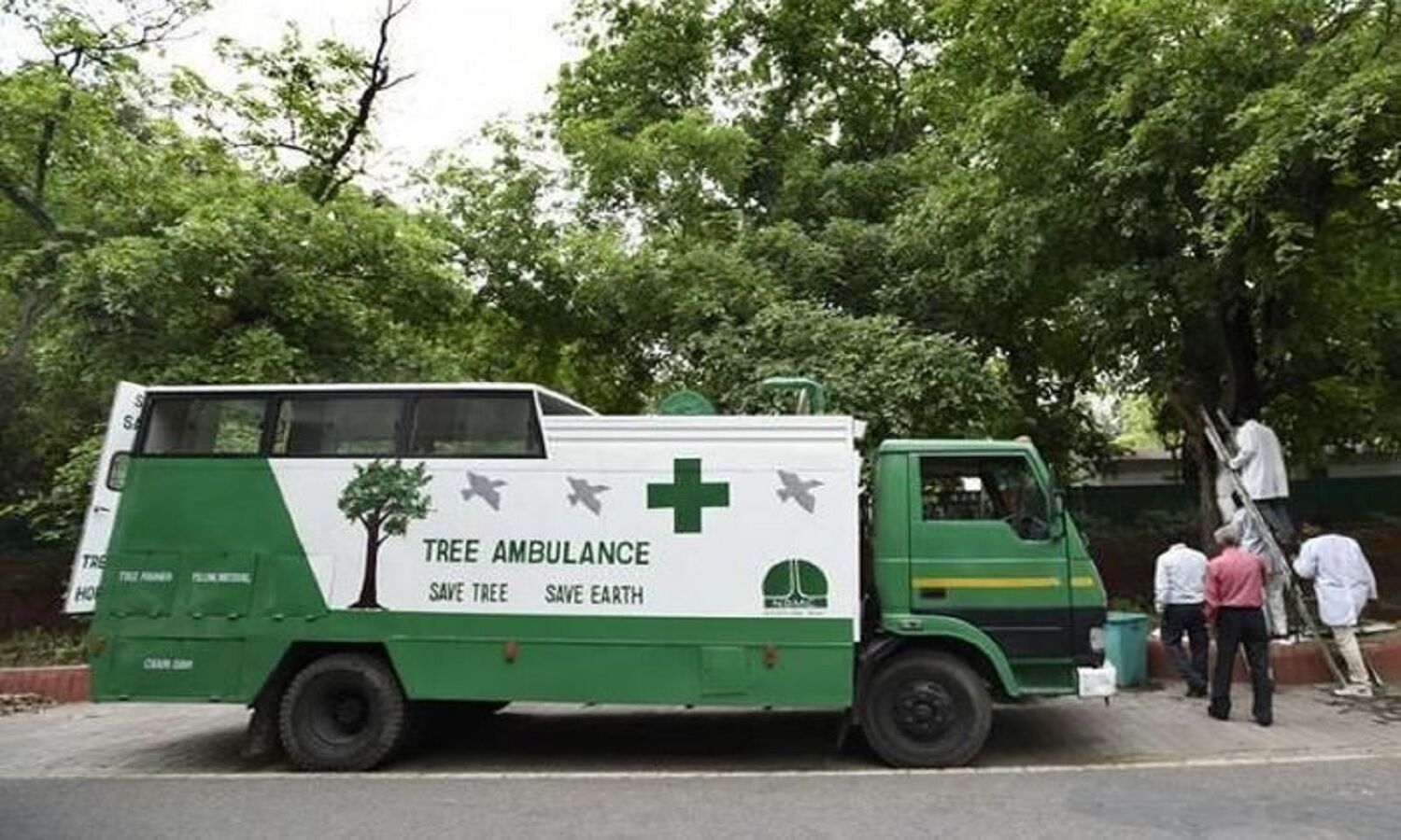 Tree Ambulance: अब बीमार पेड़ों की रक्षा करेगी "ट्री एंबुलेंस", नगर ...