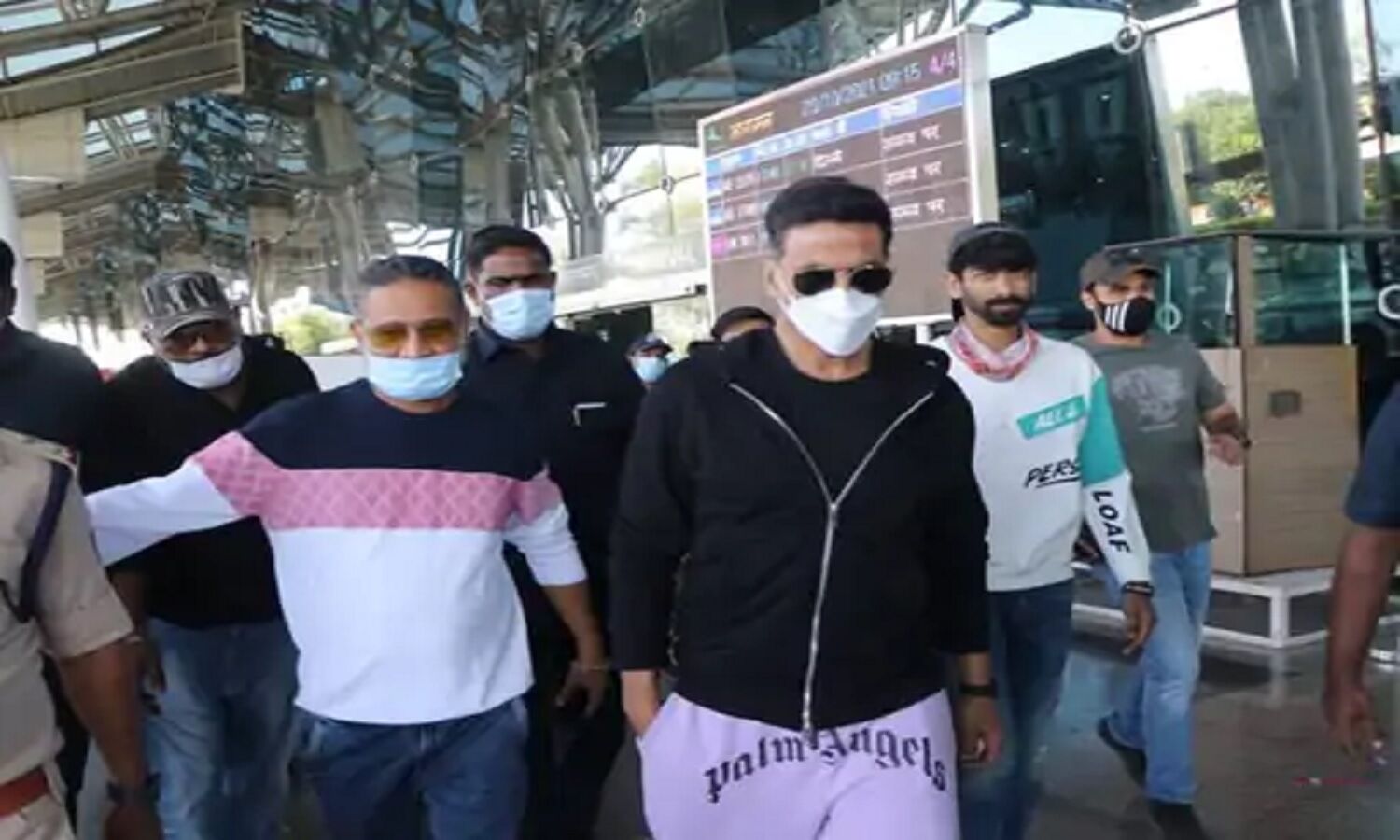 Akshay Kumar in Indore: इंदौर पहुंचे एक्टर अक्षय कुमार और चारों ...