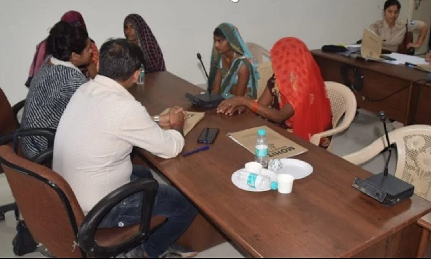 रीवा में पत्नी ने कहा टायलेट नही तो रिश्ता नहीं, पति से बनाई दूरी, एक ...