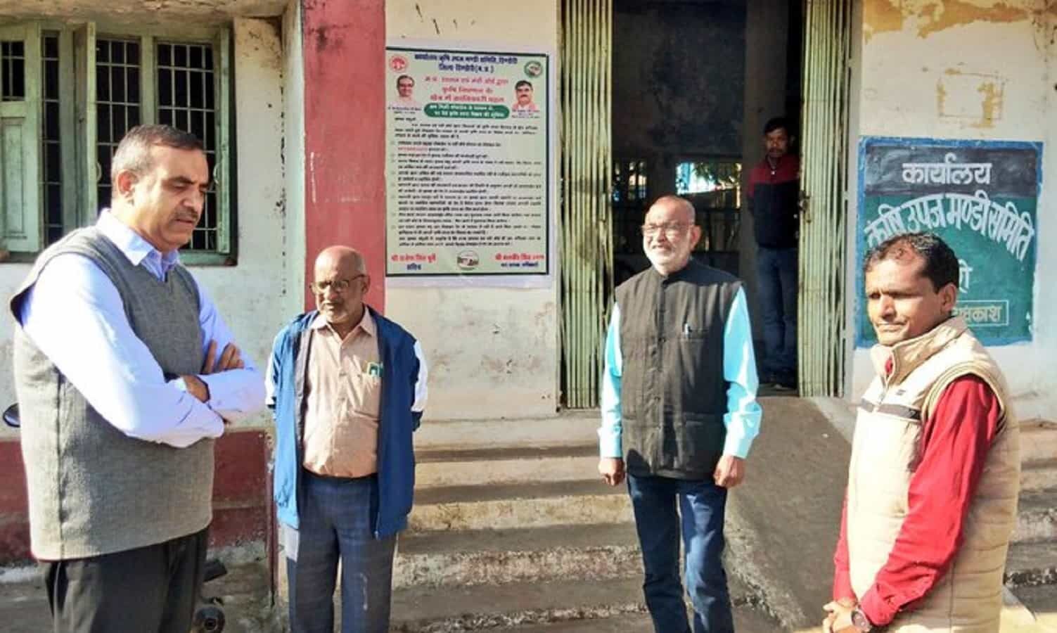 एमपी: डिंडोरी कलेक्टर ने CMO को लगाई फटकार, कहा पैसे कम पड़ रहे हैं तो चंदा करो | Dindori ...