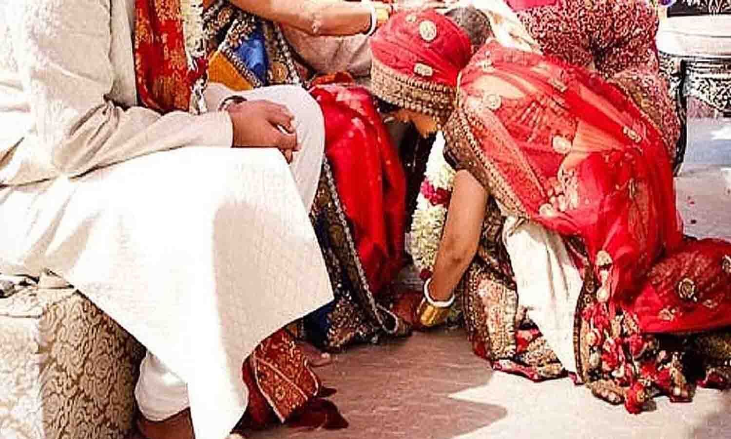 लव स्टोरी: उम्र के अंतिम पड़ाव पर 72 साल के वृद्ध ने 69 साल की महिला से ...