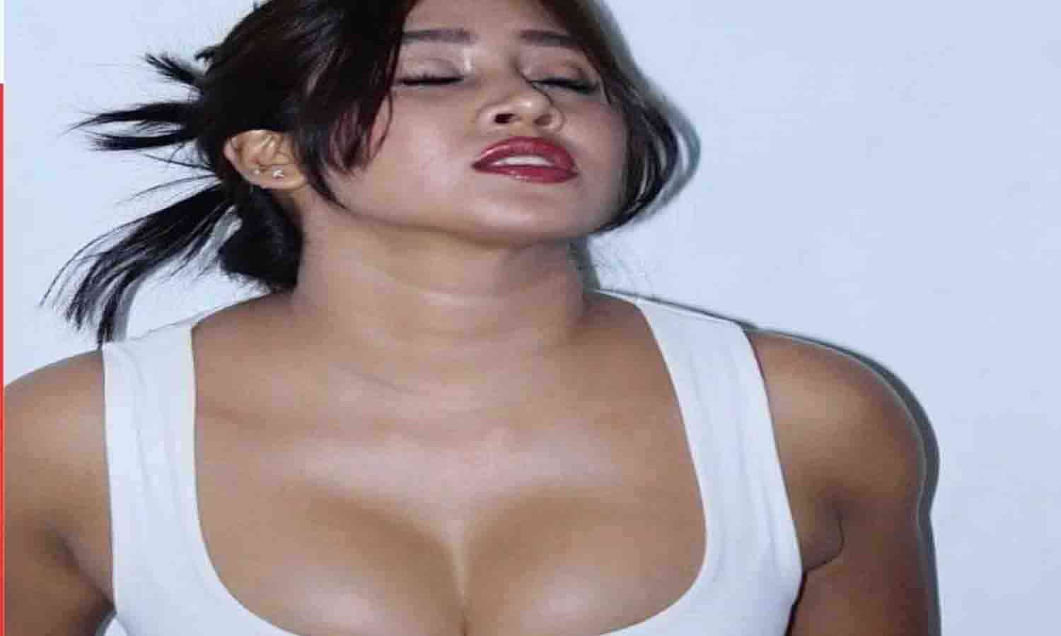 बिना Bra के Sofia Ansari ने दिखा दिया सबकुछ, वीडियो देखते ही होने लगा Viral | Sofia Ansari ...