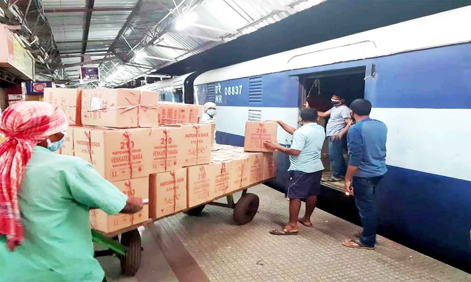 Railway Parcel News: अब ट्रेन में लोड पार्सल की आसानी से कर सकेंगे ...