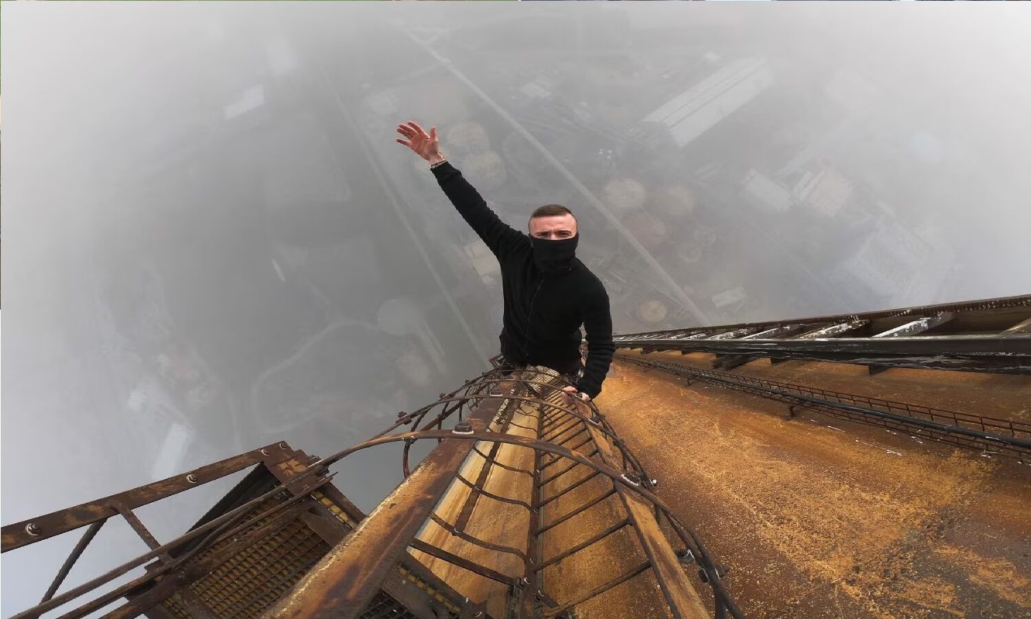 French Daredevil के नाम से फेमस Remi Lucidi की 68वीं मंजिल से नीचे ...